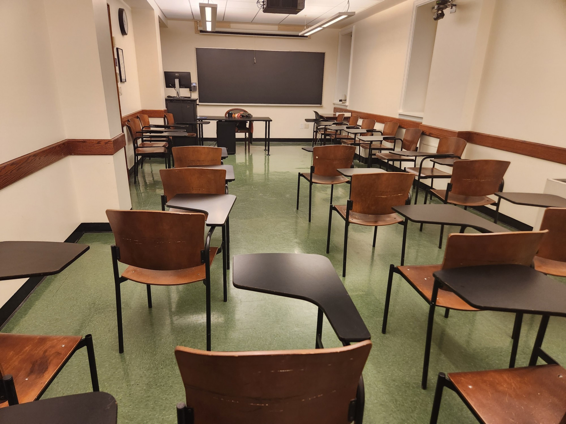 Knox Classroom Information and Photos | University Registrar